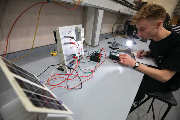 Physics with a Foundation Year - BSc (Hons) - Undergraduate courses ...